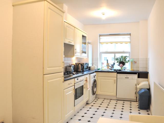 apartment for rent at Leathermarket Court, London, SE1 3HS, UK