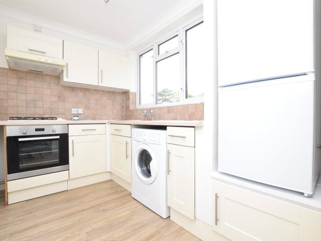 apartment for rent at Main Road, Gidea Park, Romford, RM2, UK