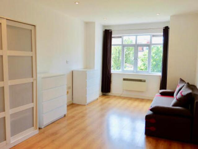 apartment for rent at Simon Court Neeld Crescent, Hendon, NW4 3RRNW43RR, England