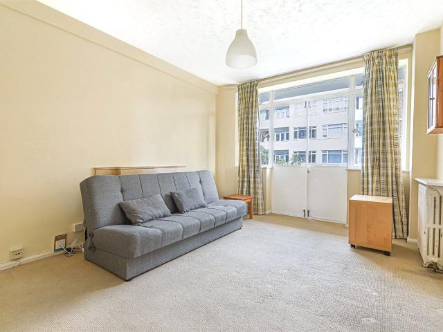 apartment for rent at Streatham High Road, London, SW16, UK