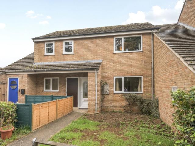 apartment for rent at Sycamore Drive, Carterton, Oxfordshire, OX18, UK