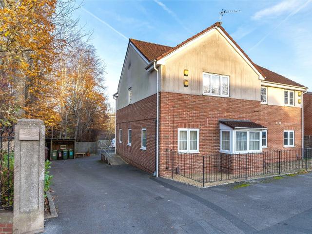 apartment for rent at Wootton Road, Bristol, Somerset, BS4, UK