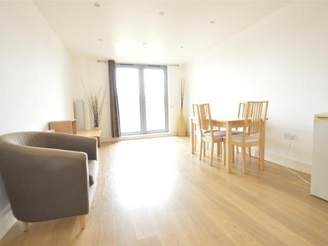 apartment for rent at Whytecliffe Road South, Purley, CR8, UK