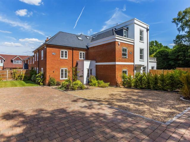 apartment, for rent at White House Mews, Woking Road, GU4, United Kingdom