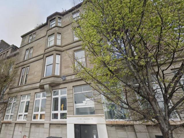 apartment for rent in 12 Dock Street Room 3