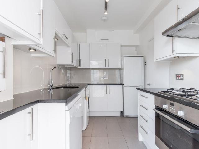 apartment for rent in 17 Brondesbury Court 235 Willesden Lane Willesden London