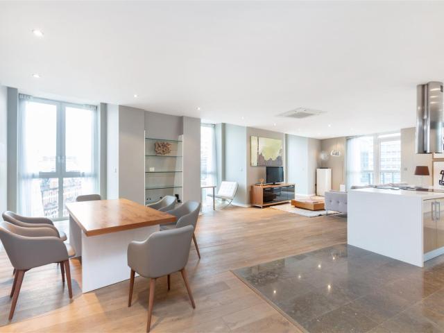 Apartment for rent in 1 Palace Place, St James Park, London, SW1E