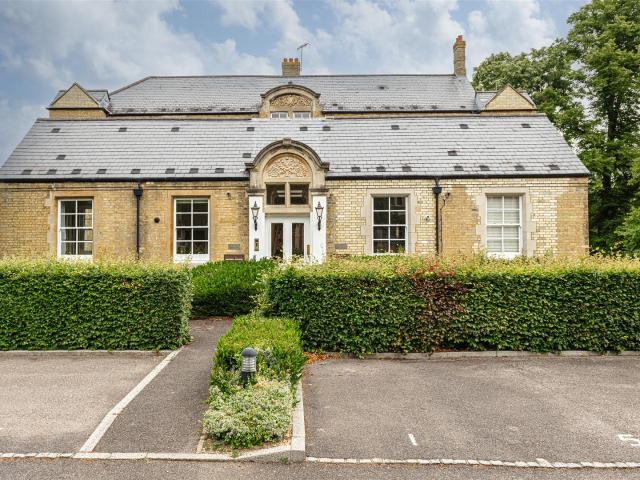 apartment for rent in 1, Royal Earlswood Park, Redhill, RH1 6TH