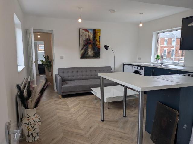 apartment for rent in 7 Ponsonby Avenue, Belfast, BT15 2LS