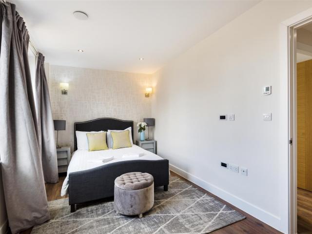 apartment for rent in 80 Back Church Lane, Twyne House Apartments, London