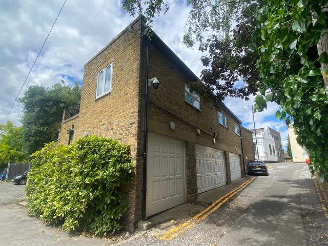 apartment for rent in 8A, Thames Street, Sunbury On Thames, TW16 5QP