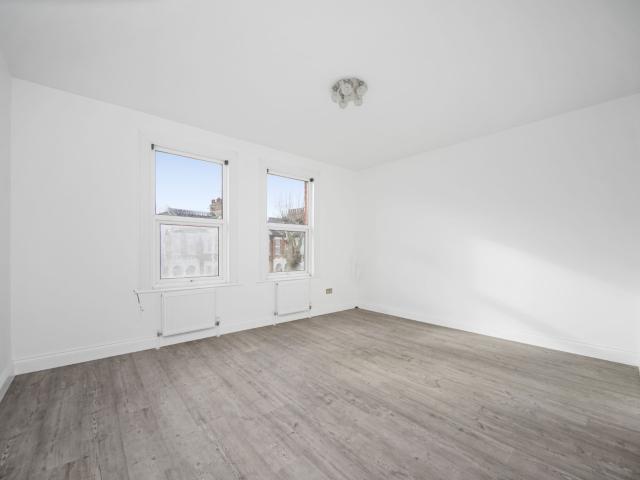 apartment for rent in 90a St. Johns Avenue, London, NW10 4EG