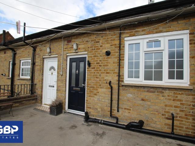 apartment for rent in Collier Row Road, Romford, RM5