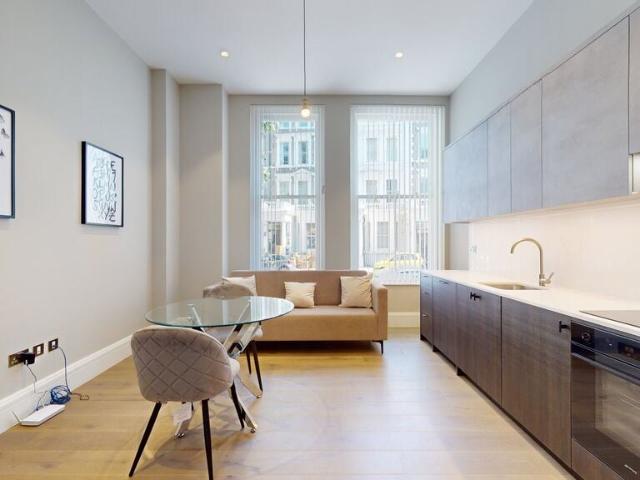 2 bedroom flat to rent on Collingham Road, London