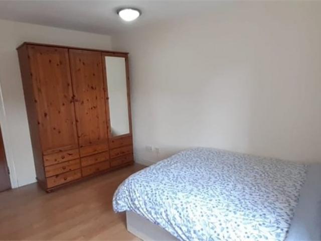 apartment for rent in Commercial Road, London