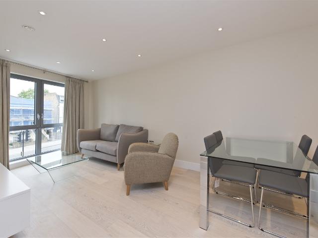 apartment for rent in Coningham Road, Shepherd's Bush W12