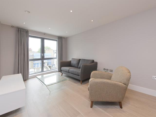apartment for rent in Coningham Road, Shepherd's Bush W12