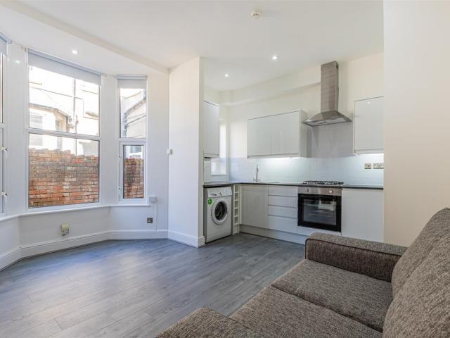 apartment for rent in Connaught Road, Cardiff, CF24 3PU