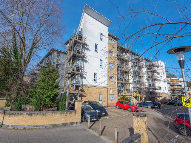 apartment for rent in Coombe Way, Farnborough, GU14