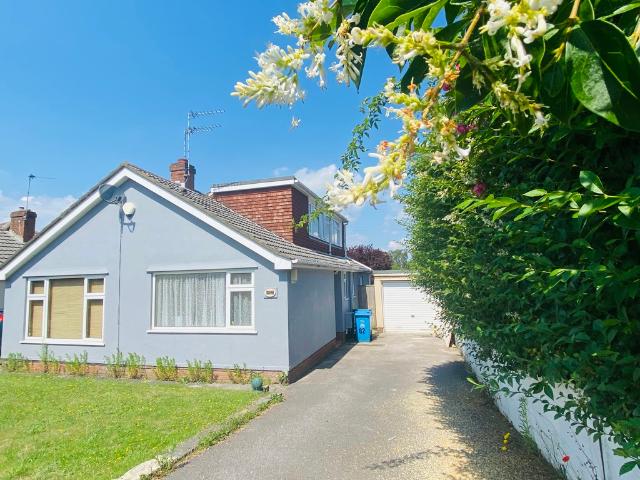 Apartment for rent in Corbiere Avenue, Poole