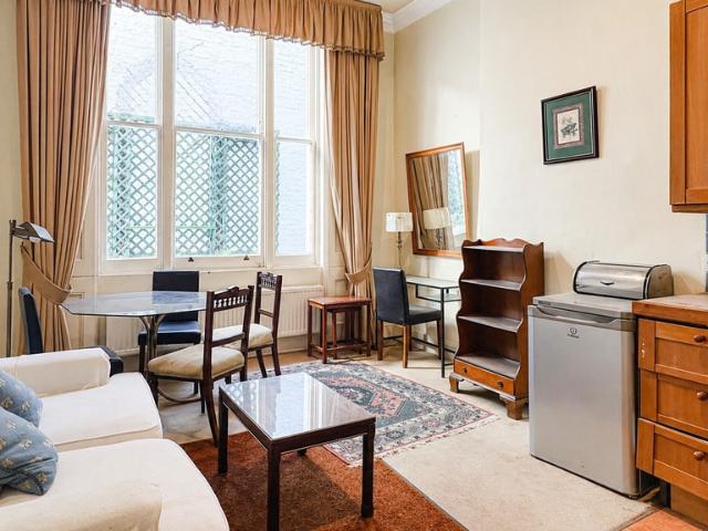 1 bedroom flat to rent on Cornwall Gardens, London