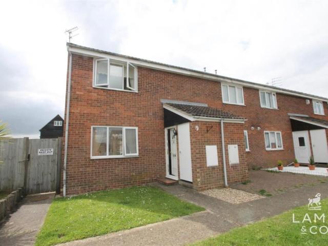 apartment for rent in Caterham Close, CO16 8FL