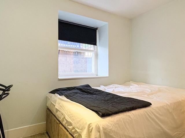 Room to rent on Camden Road, London