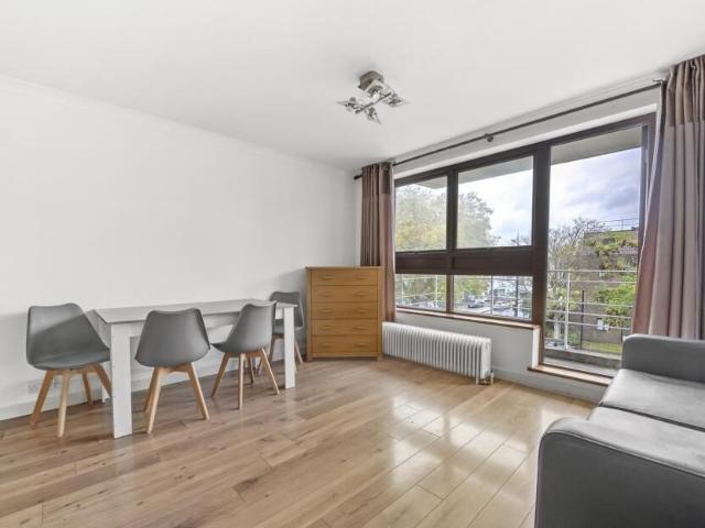 apartment for rent in Camden Road, NW1 9HU