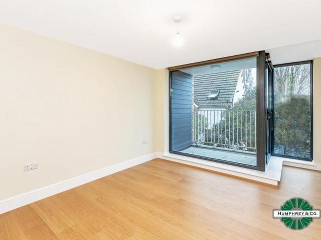 apartment for rent in Cameron Road, IG3 8FA