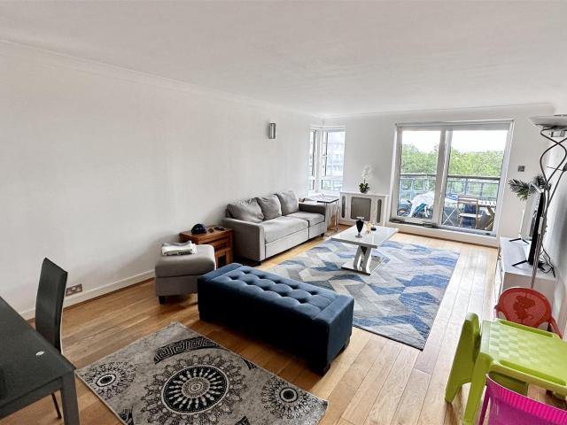 apartment for rent in Carlton Gate, Admiral Walk, London