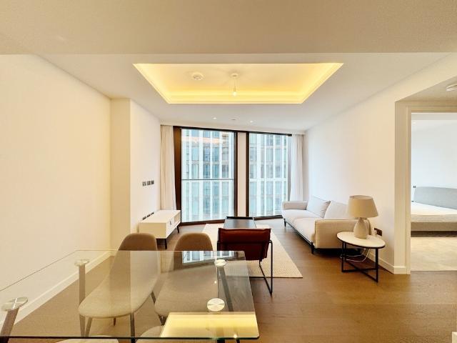 2 bedroom flat to rent on Carnation Way, London