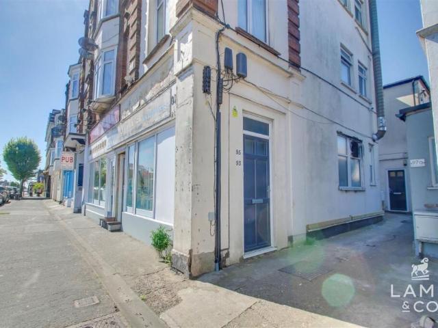 apartment for rent in Carnarvon Road, CO15 6QA
