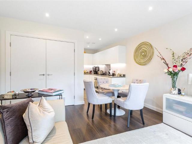apartment for rent in Carnwath Road, SW6 3BJ