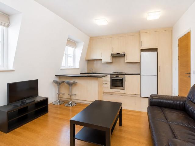 apartment for rent in Castletown Road, London, W14
