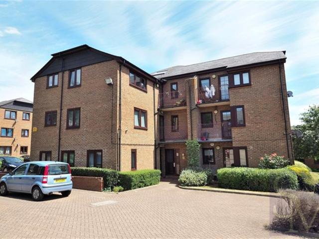 apartment for rent in Cedar Close, Buckhurst Hill, IG9