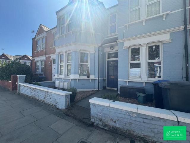 apartment for rent in Cedar Road, NW2 6SS