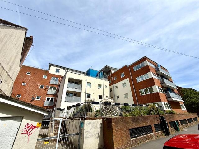 apartment for rent in central, s014