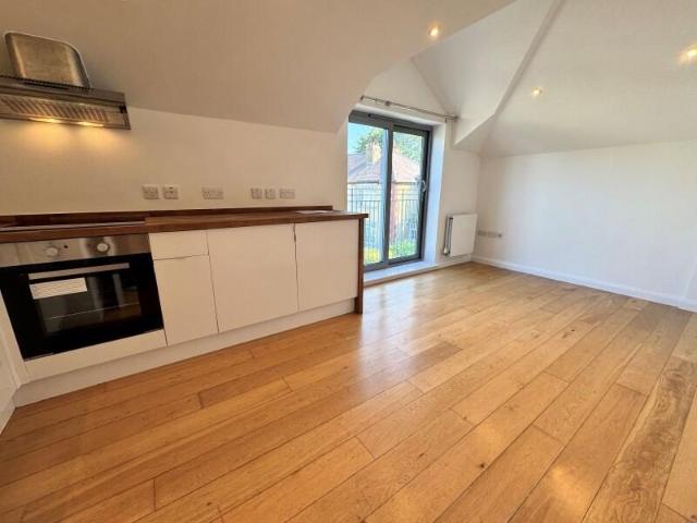 apartment for rent in Church Lane, N2 8DS