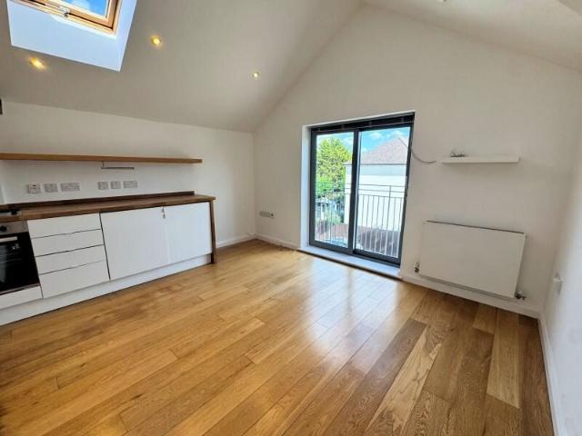 apartment for rent in Church Lane, N2 8DS