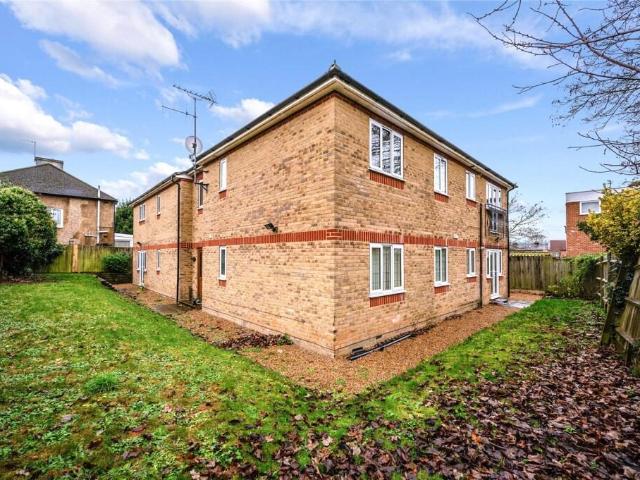 apartment for rent in Church Road, KT17 4AB