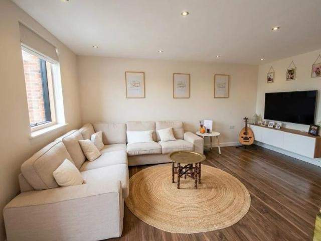 apartment for rent in Church Road, NW10 9BA