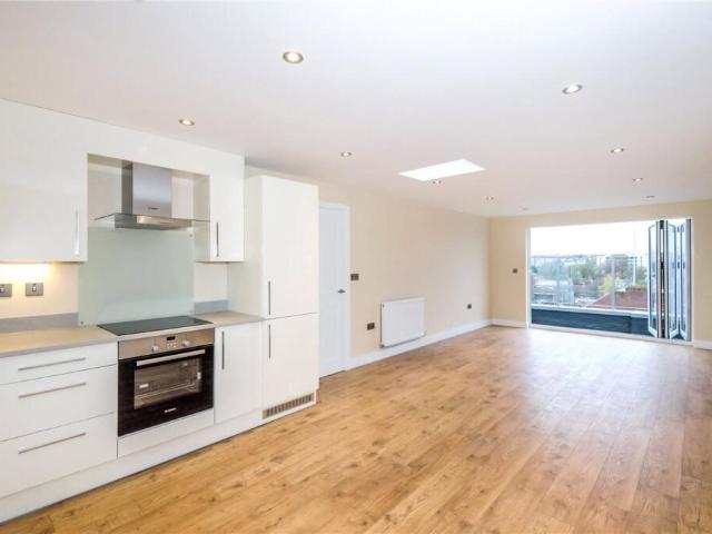 apartment for rent in Church Street, RG21 7QG
