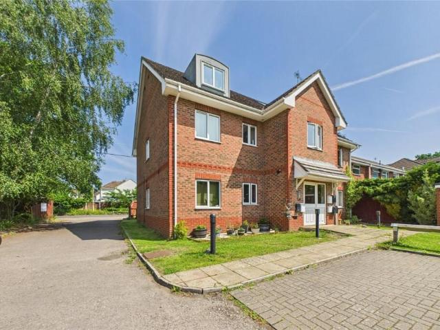 apartment for rent in Chapel Lane, GU14 9FJ