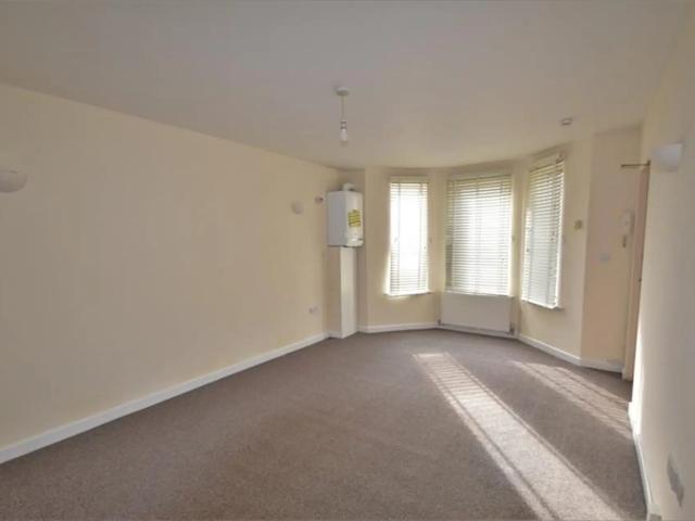 apartment for rent in Charmere Southampton SO18 1GS