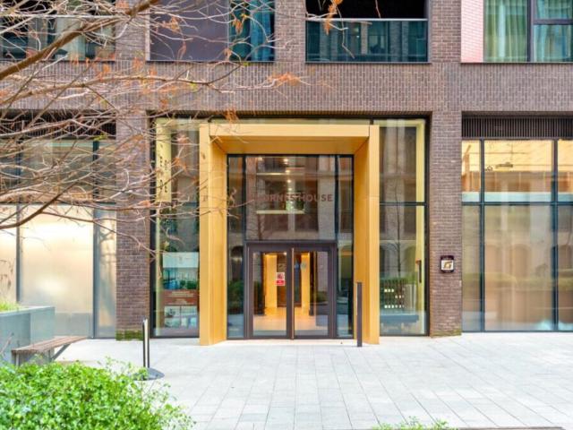 apartment for rent in Charles Clowes Walk, SW11 7AG