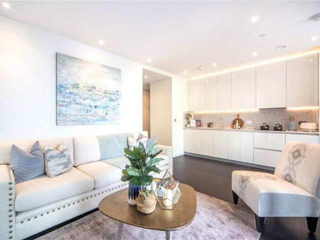 apartment for rent in Charles Clowes Walk, SW11 7AG