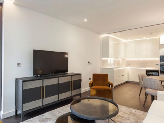 apartment for rent in Charles Clowes Walk, SW11 7AG