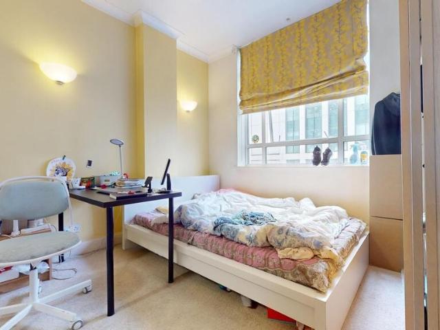 3 bedroom flat to rent on Chicheley Street, London