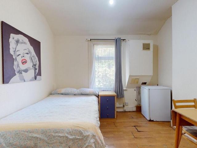 apartment for rent in Chichele Road,, NW2