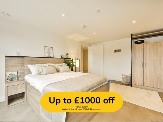 Room to rent on Childers Street, London